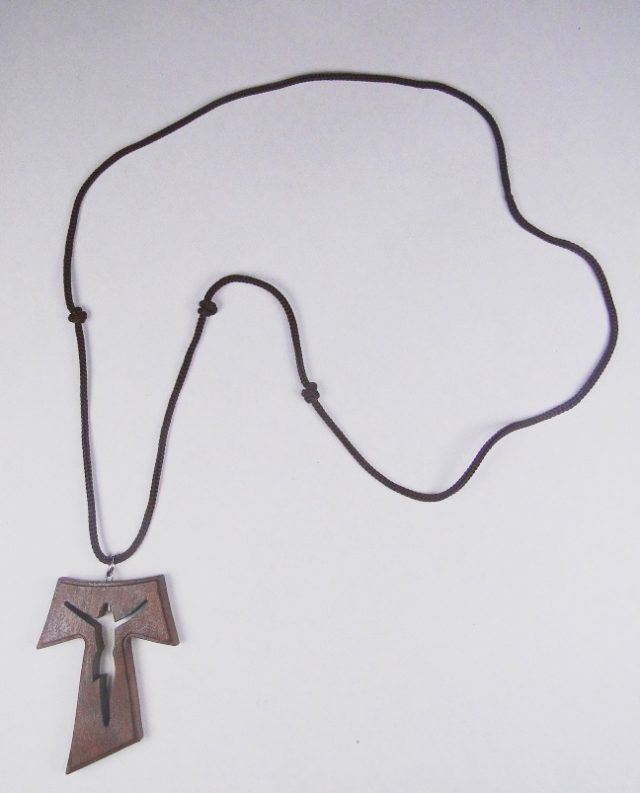 1086 - Tau Madeira Grande Vazado 6 Cm